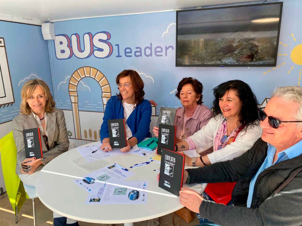 La iniciativa 'Bus Leader' llamará a tu puerta - Palencia en la Red